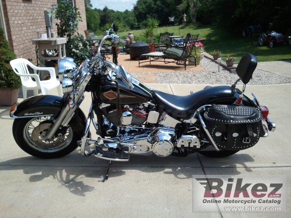 Harley-Davidson Heritage Softail Classic gallery